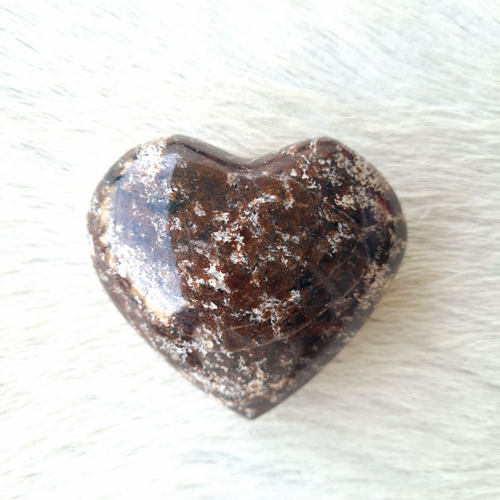 Grenatite Crystals – Divine Crystal Heart