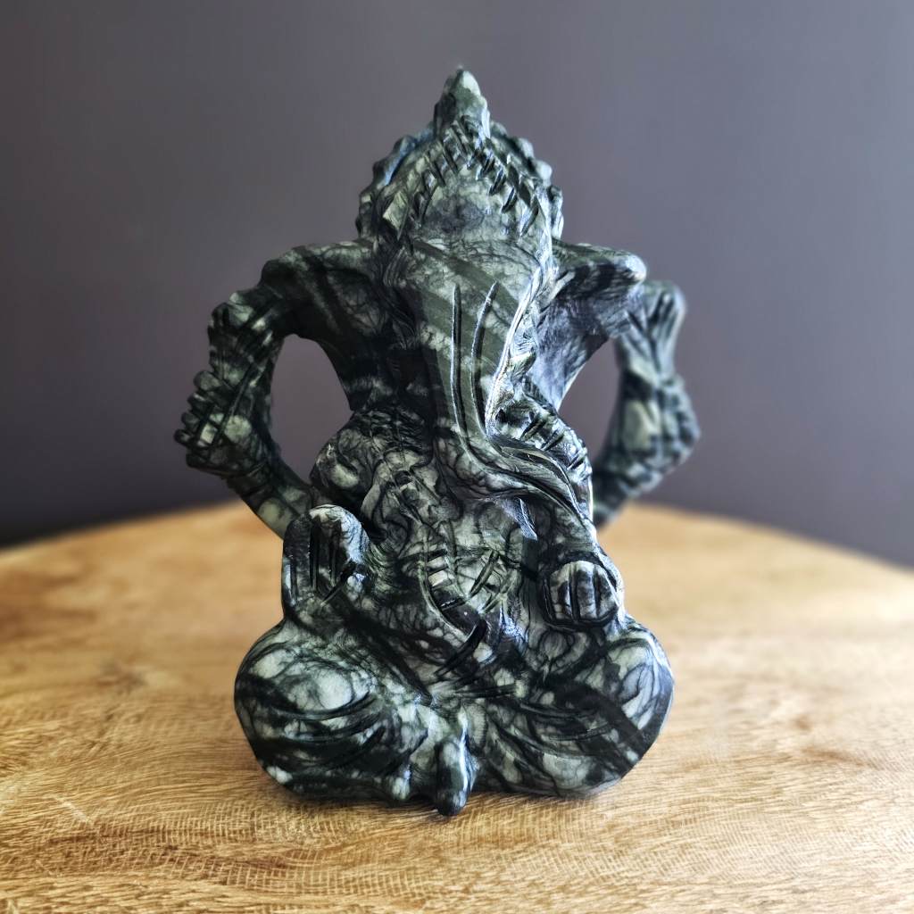 Carved Crystal Stones – Divine Crystal Heart