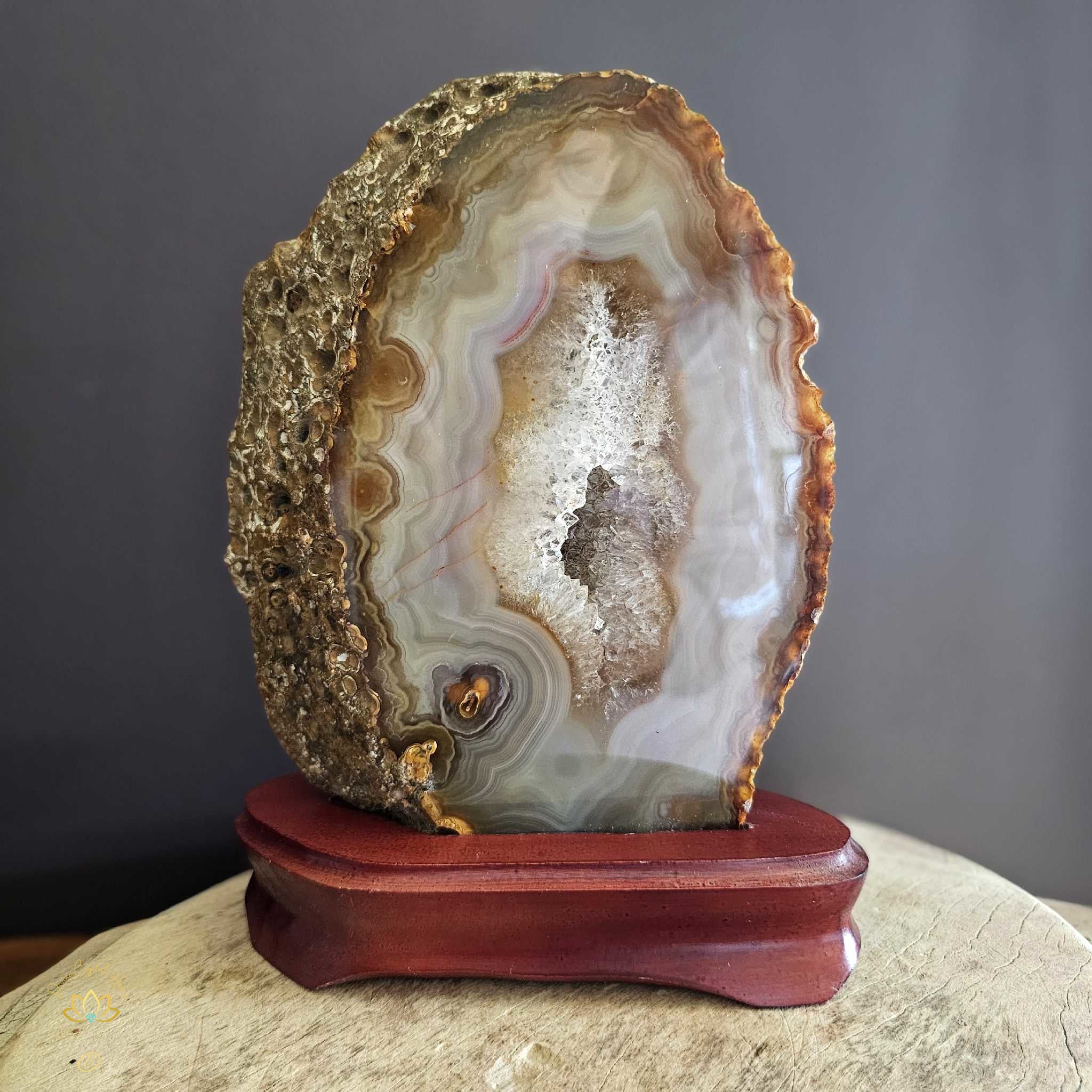 Agate with Stand 2.16kgs – Divine Crystal Heart